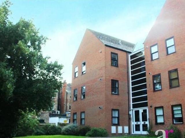 2 Bedroom Apartment For Sale In Enfield, Middlesex