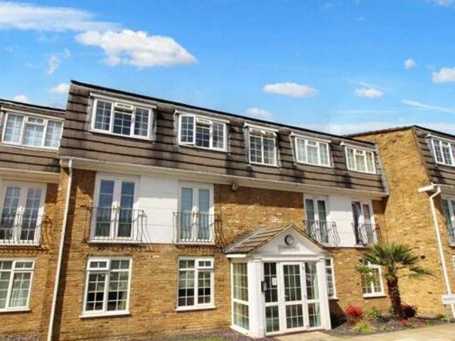 2 Bedroom Apartment For Sale In Enfield, Middlesex