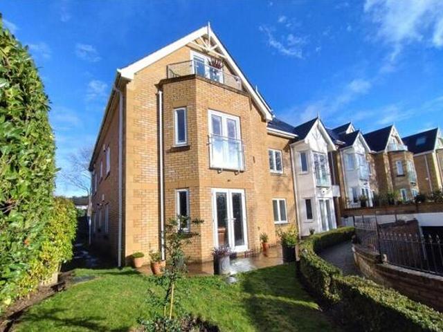 2 Bedroom Apartment For Sale In Enfield, Middlesex