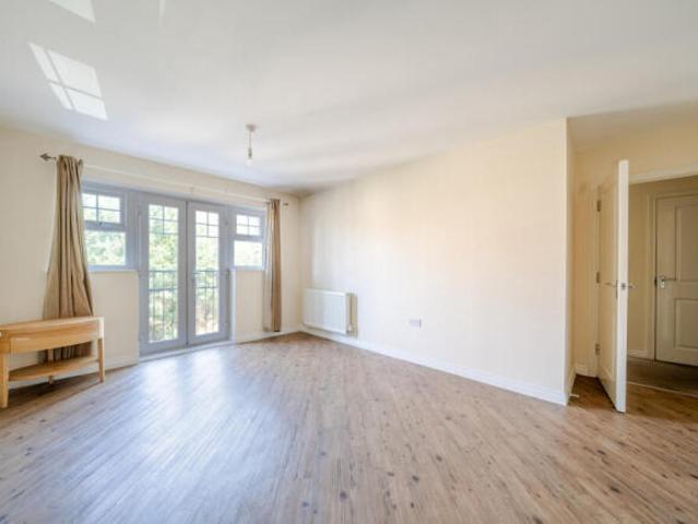 2 bedroom apartment for sale in Erickson Gardens, Bromley, BR2