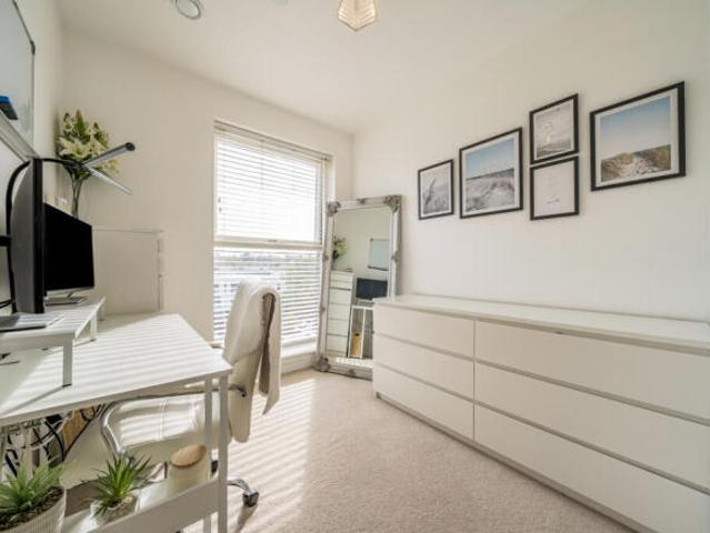 2 bedroom apartment for sale in Erith High Street, Erith, DA8