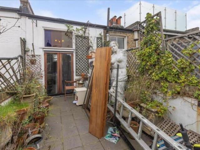 2 bedroom apartment for sale in Fulham Palace Road, London, SW6
