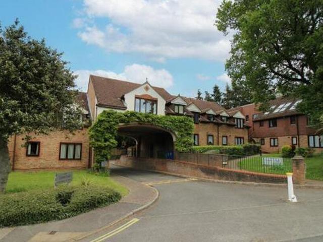 2 Bedroom Apartment For Sale In Farnborough, Hampshire