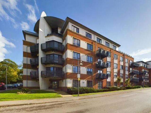 2 Bedroom Apartment For Sale In Farnborough, Hampshire