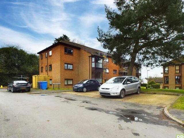 2 Bedroom Apartment For Sale In Farnborough, Hampshire