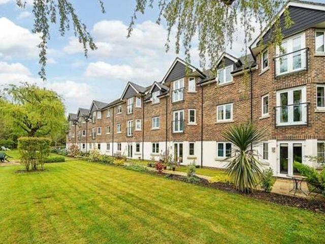 2 Bedroom Apartment For Sale In Farnborough, Hampshire