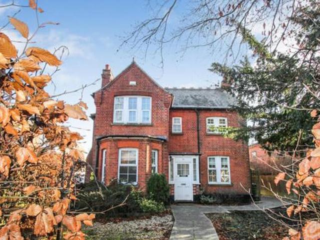 2 Bedroom Apartment For Sale In Farnborough