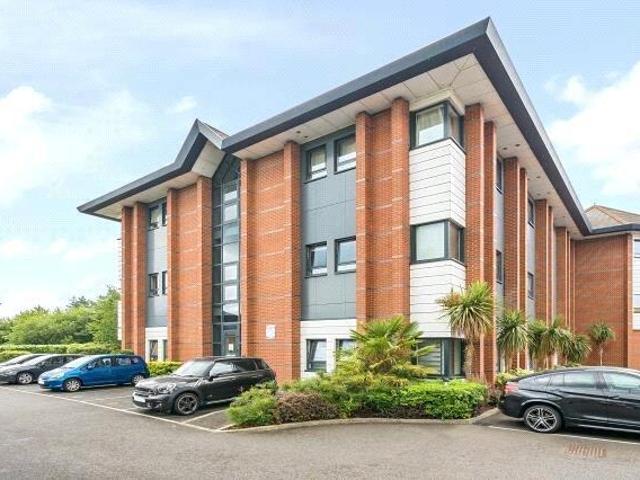 2 bedroom apartment for sale in Farnham Road, Slough, SL1