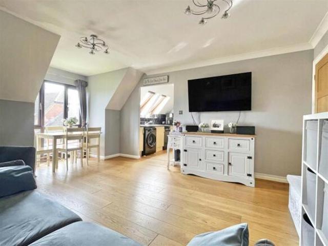 2 bedroom apartment for sale in Fawkner Close, Chelmer Village, Chelmsford, CM2
