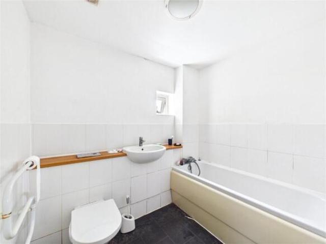 2 bedroom apartment for sale in Fen Bight Circle, Ipswich, Suffolk, IP3