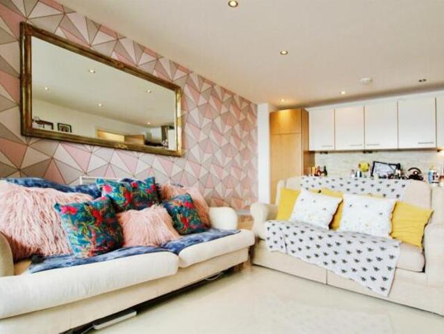 2 bedroom apartment for sale in Ferry Court, Cardiff, CF11
