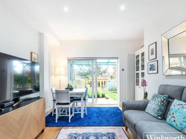 2 Bedroom Apartment For Sale In Finchley, London