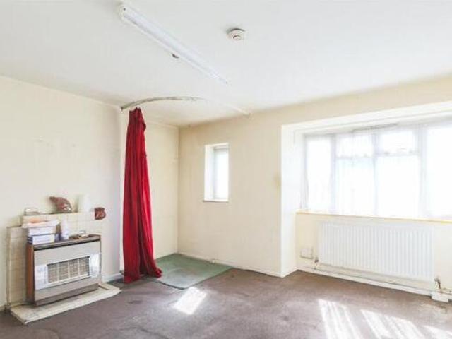 2 Bedroom Apartment For Sale In Finchley, London