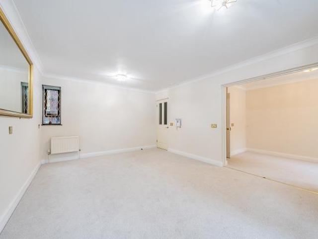 2 bedroom apartment for sale in Finchley Road, London, NW3