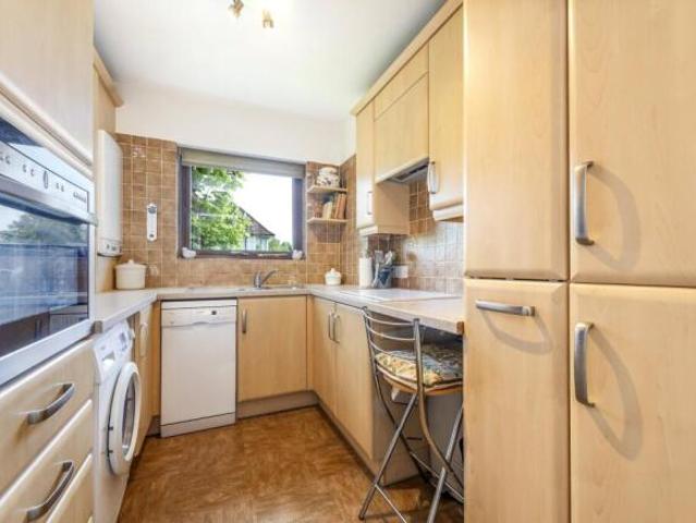 2 bedroom apartment for sale in Finchley Road, London, NW11