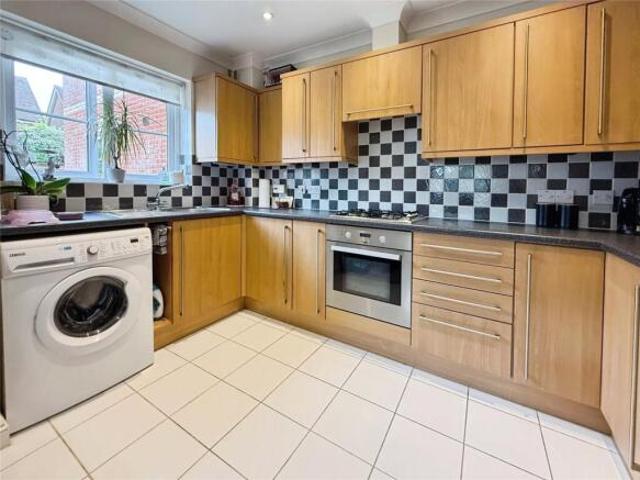 2 bedroom apartment for sale in Fircroft Close, Tilehurst, Reading, RG31