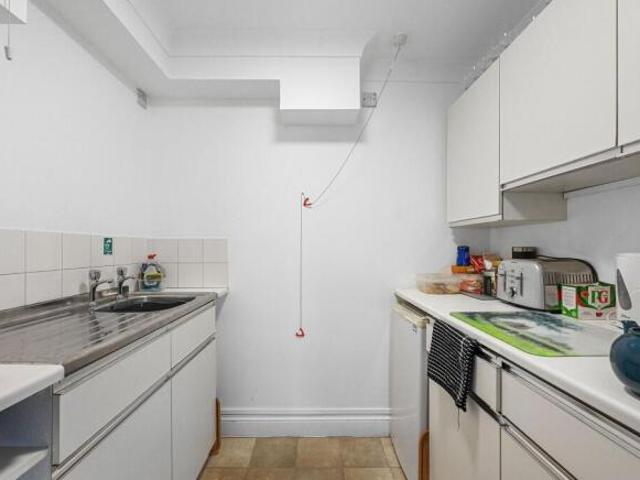 2 bedroom apartment for sale in Flat, Beech Spinney, Warley, Brentwood, CM14