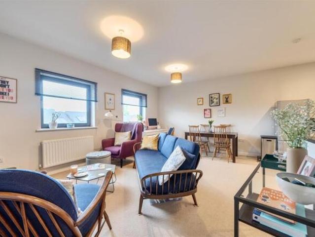 2 bedroom apartment for sale in Fountain Court, Raven Close, Watford, WD18