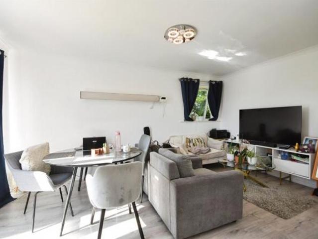 2 bedroom apartment for sale in Foxglove Way, Chelmsford, CM1