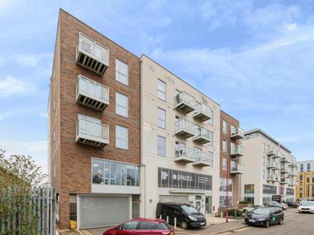 2 Bedroom Apartment For Sale In Guildford, Surrey