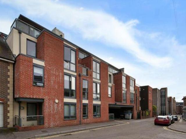 2 Bedroom Apartment For Sale In Guildford, Surrey