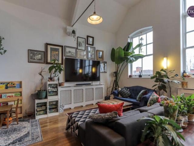 2 bedroom apartment for sale in Gammons Lane, Watford, WD24