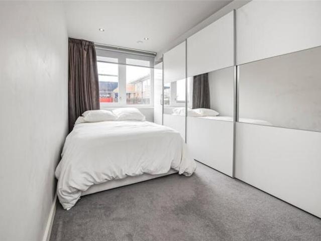 2 bedroom apartment for sale in Garden Road, Richmond, TW9