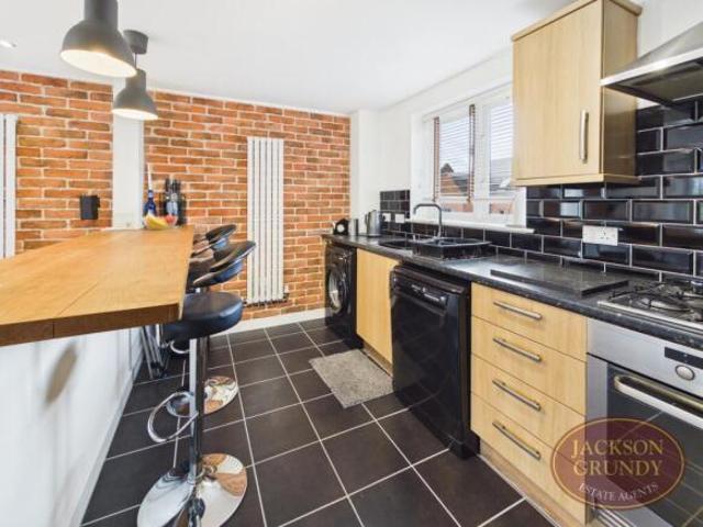 2 bedroom apartment for sale in Gifford Lane, Upton, NN5 4DF, NN5