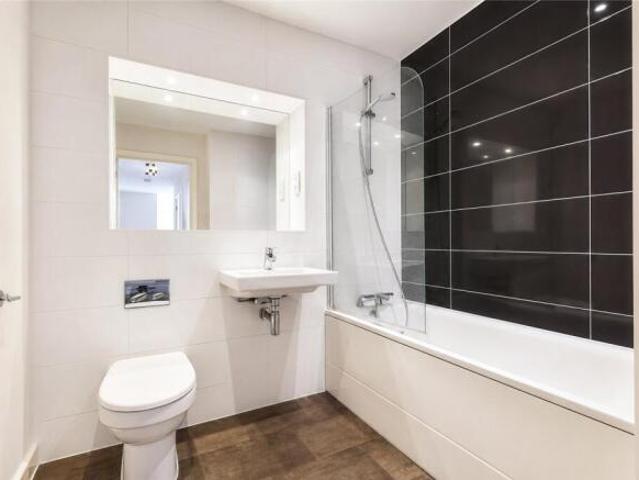 2 bedroom apartment for sale in Glenalmond Avenue, Cambridge, Cambridgeshire, CB2