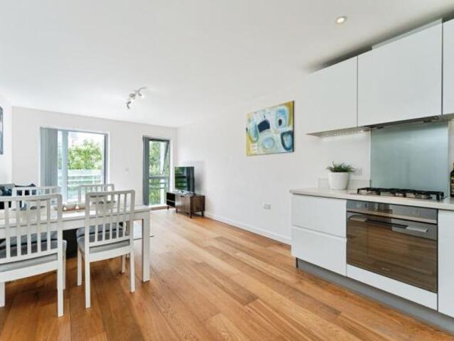 2 bedroom apartment for sale in Glenalmond Avenue, Cambridge, CB2