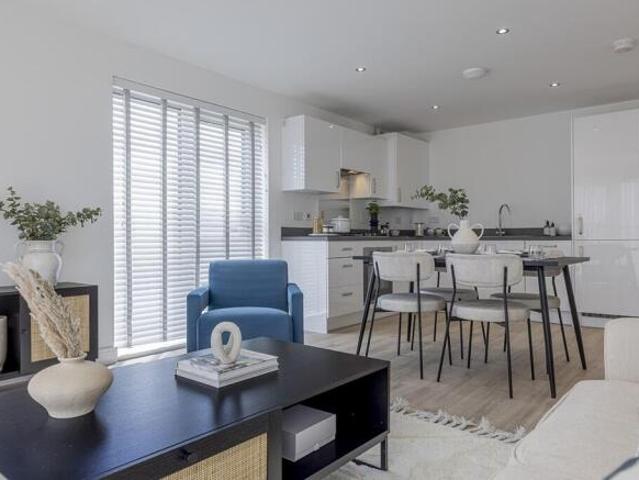 2 bedroom apartment for sale in Gosforth Lane, Watford, Hertfordshire, WD19 7RD, WD19