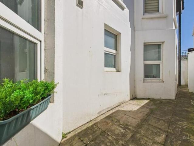 2 bedroom apartment for sale in Grand Parade, Eastbourne, BN21