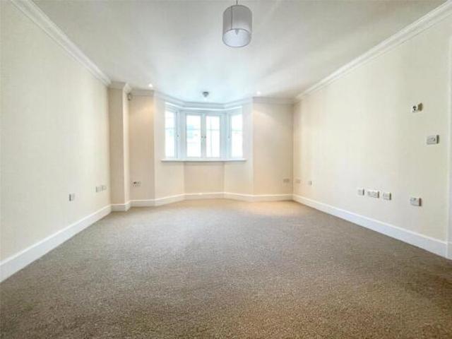 2 bedroom apartment for sale in Grand Parade, Eastbourne, BN21