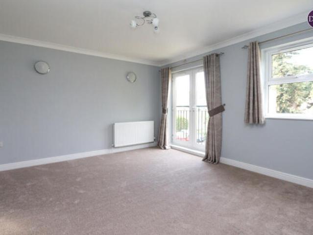 2 bedroom apartment for sale in Grandfield Avenue, Watford, WD17