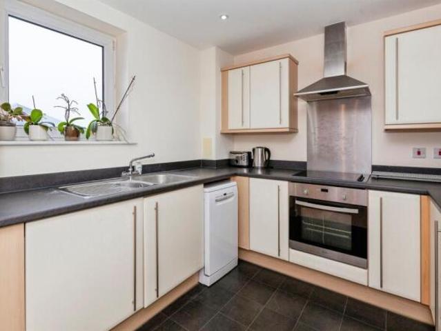 2 bedroom apartment for sale in Grays Place, Slough, SL2