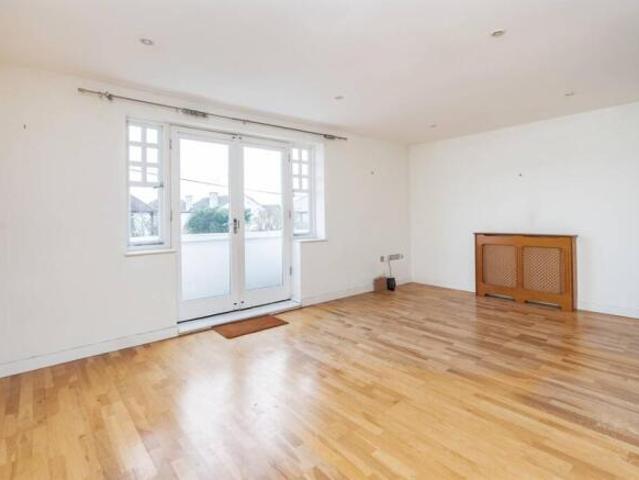 2 bedroom apartment for sale in Graystone Road, Tankerton, Whitstable, CT5
