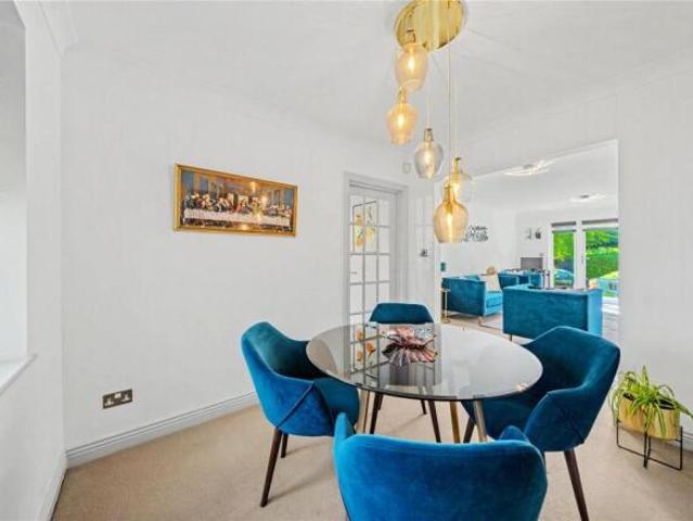 2 bedroom apartment for sale in Greystones Court, Roundhay, Leeds, LS8
