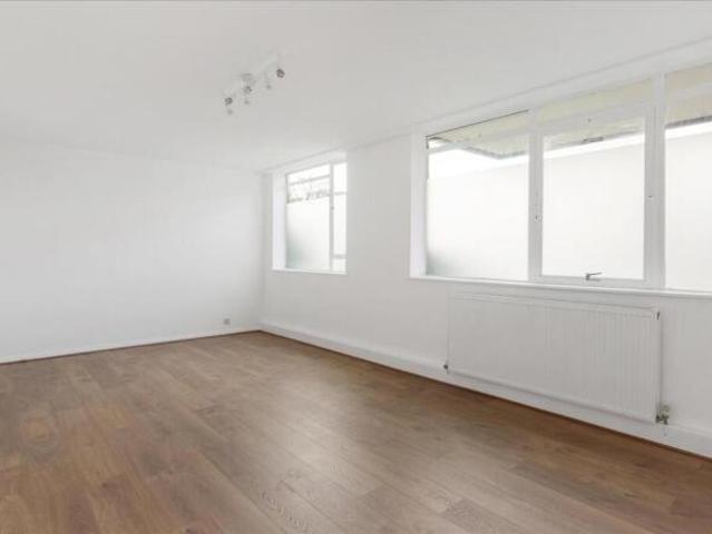 2 bedroom apartment for sale in Grosvenor Court, Rayners Road, London, SW15