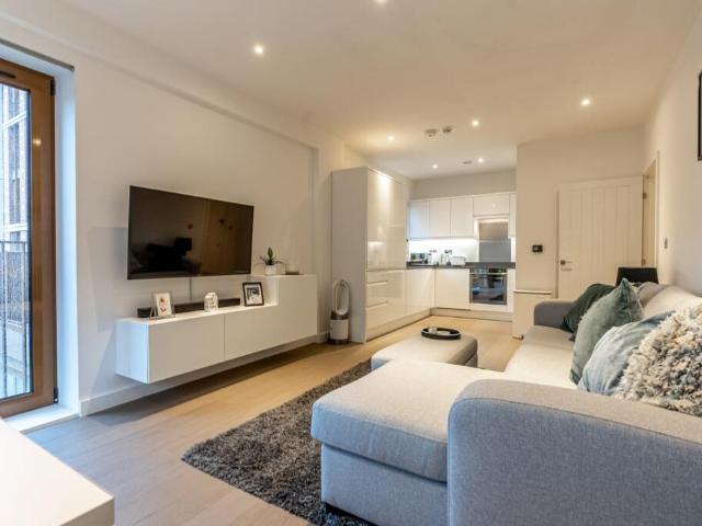 2 bedroom apartment for sale in Grosvenor Road, St. Albans, Hertfordshire, AL1