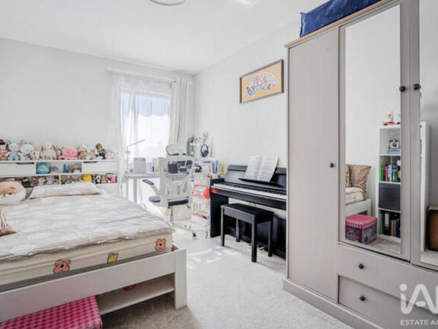 2 bedroom apartment for sale in Grove Road, London, EN4