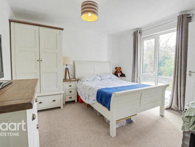 2 bedroom apartment for sale in Hubert Walter Drive, Maidstone, ME16