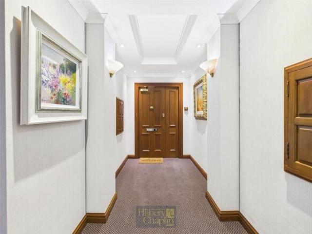 2 bedroom apartment for sale in Hutton Road, Shenfield, Brentwood, Essex, CM15