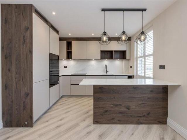 2 bedroom apartment for sale in Hale Grove Gardens, Mill Hill, Barnet, NW7