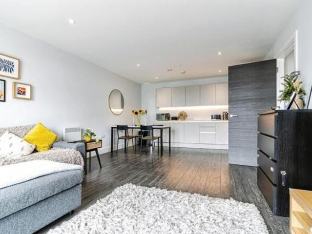 2 bedroom apartment for sale in Hallmark Tower, Green Quarters, Manchester, M4