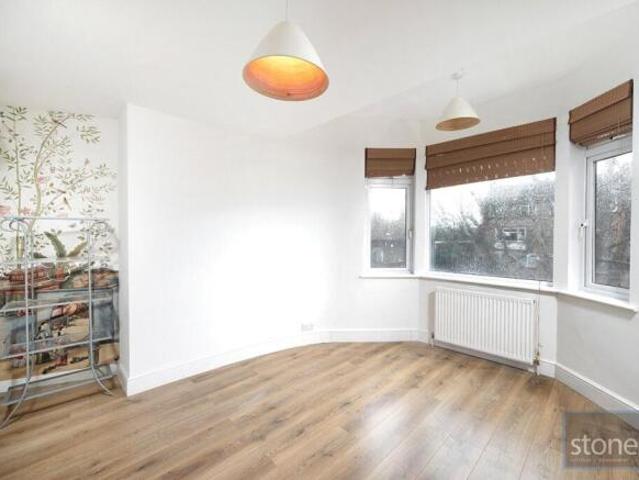 2 bedroom apartment for sale in Hampden Road, London, N10