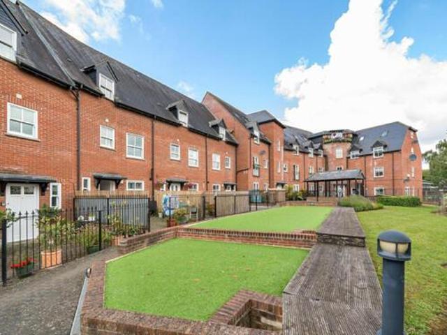 2 Bedroom Apartment For Sale In Haslers Lane, Dunmow