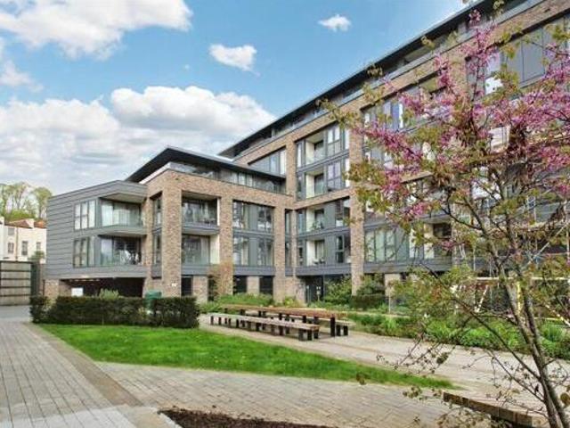 2 Bedroom Apartment For Sale In Harbourside, Bristol