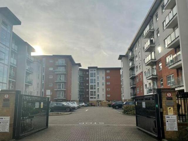 2 Bedroom Apartment For Sale In Hatfield, Hertfordshire