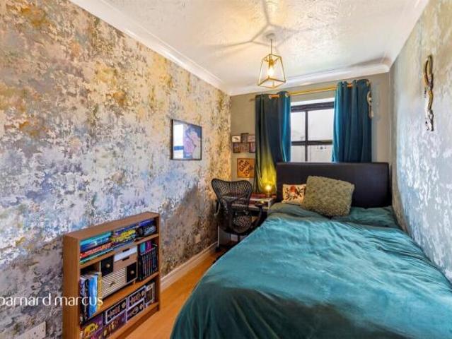2 bedroom apartment for sale in Hatton Road, Bedfont, TW14
