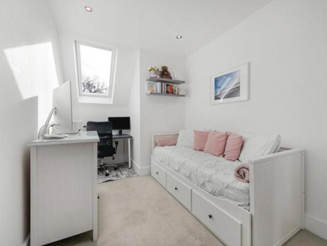 2 bedroom apartment for sale in Hayes Lane, Bromley, BR2